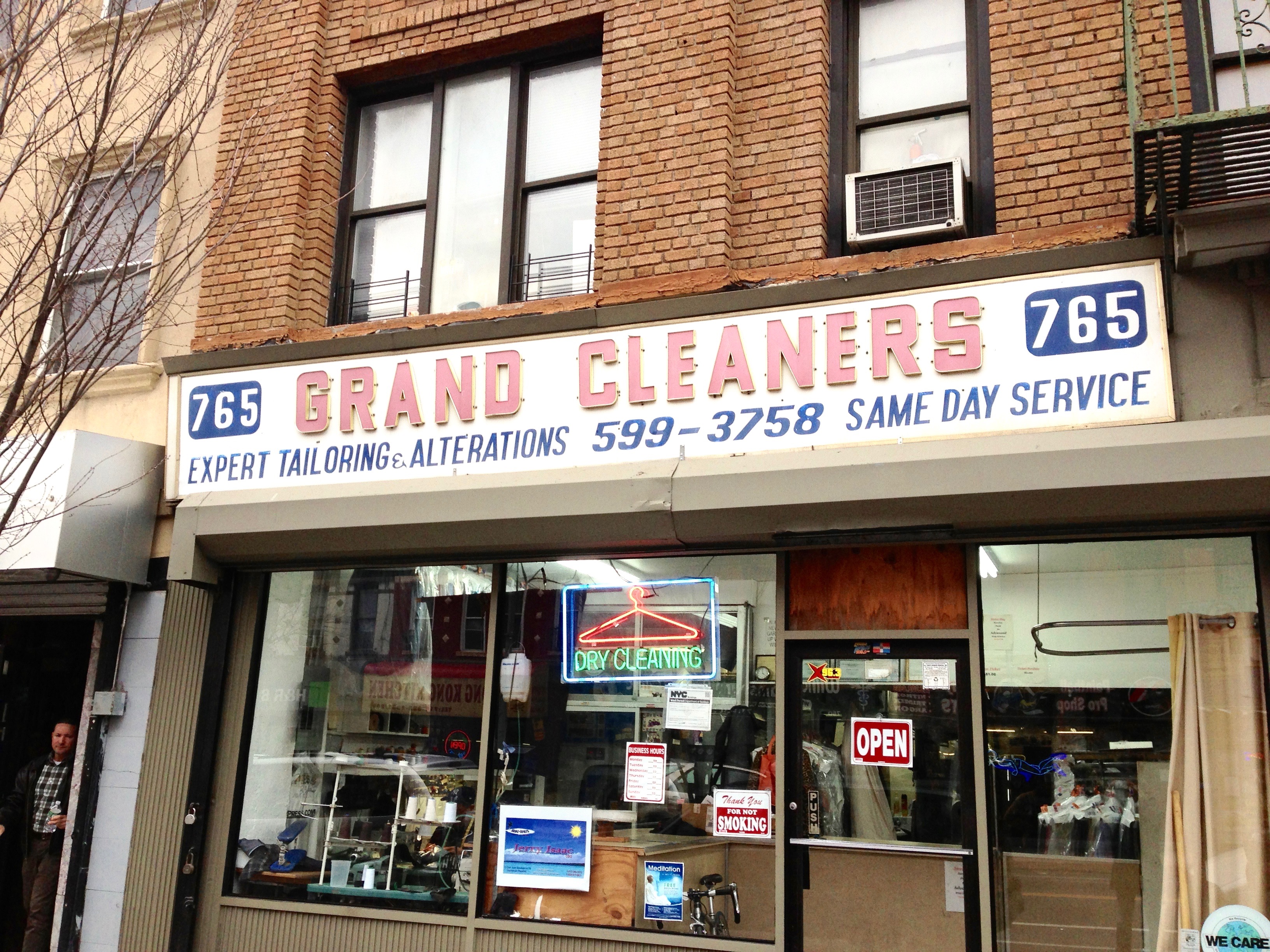 [PHOTOS] Gallery Shows an Awesome Roundup of Vintage Laundromat Signs ...