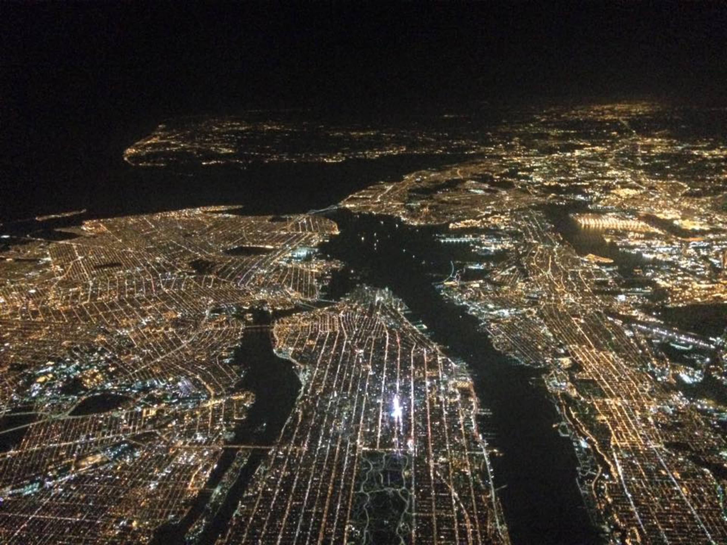 Amazing Photograph Captured While Flying Over New York City on New ...