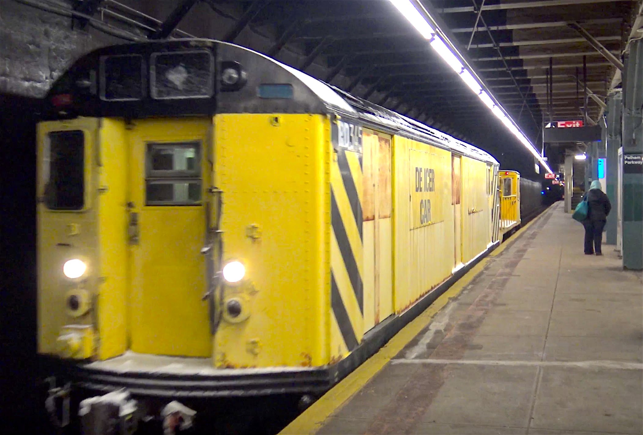 Check Out the MTA's Special Track De-Icing Subway Train | Viewing NYC