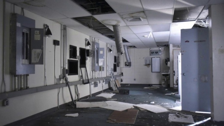 [VIDEO] Peek Inside the Abandoned Hylan Plaza Movie Theater on Staten ...