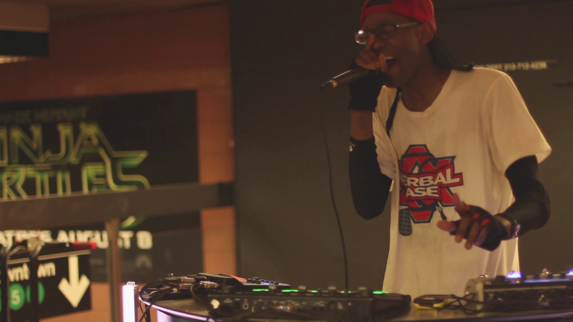 Subway Busker Uses Only Voice to Create Amazingly Realistic Hip-Hop ...