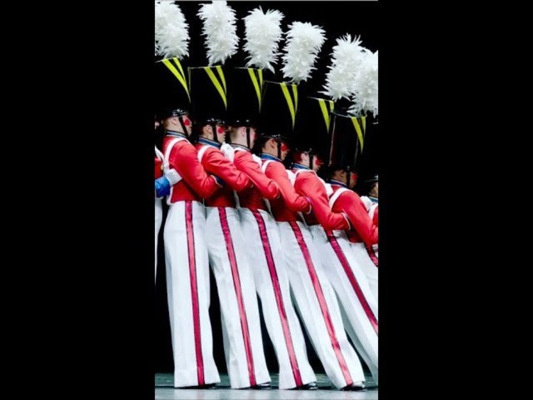 Here's How The Rockettes Do Their Famous Wooden Soldier Fall in the ...