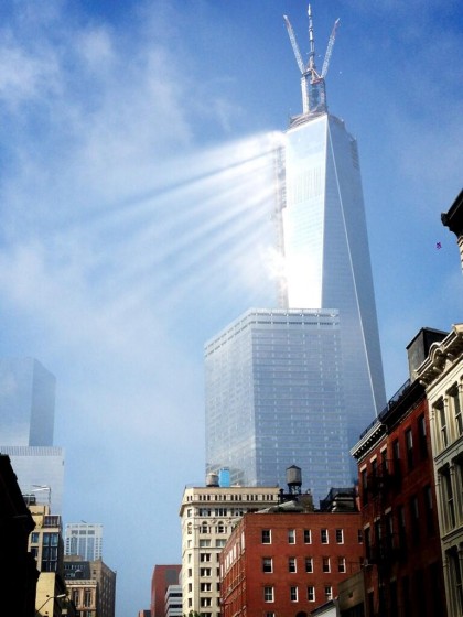 Incredible Photographs of One World Trade Center's Natural Light Show ...
