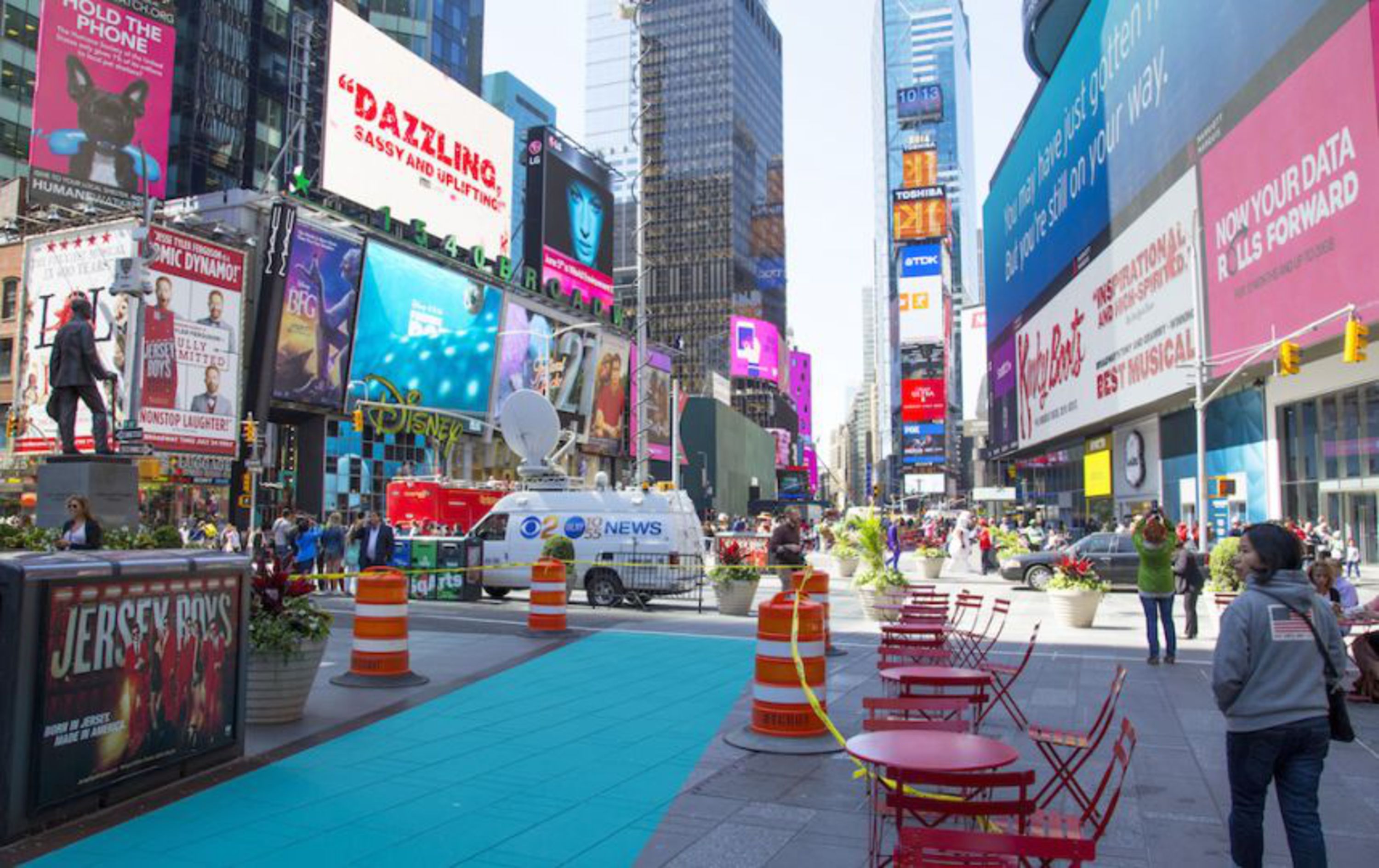 New "Activity Zones" in Times Square Hope to Corral Aggressive Buskers ...