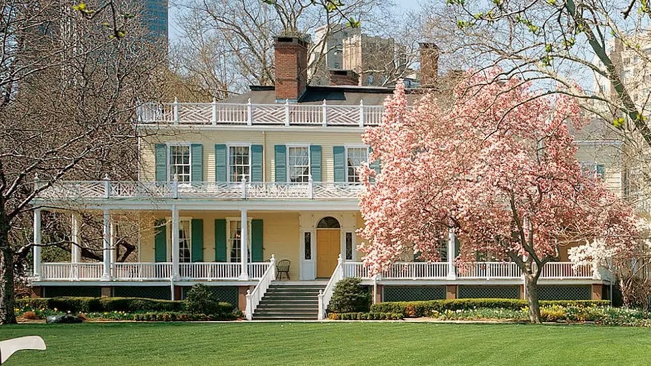 [WATCH] Tourist in Your Own Town Explores Gracie Mansion | Viewing NYC