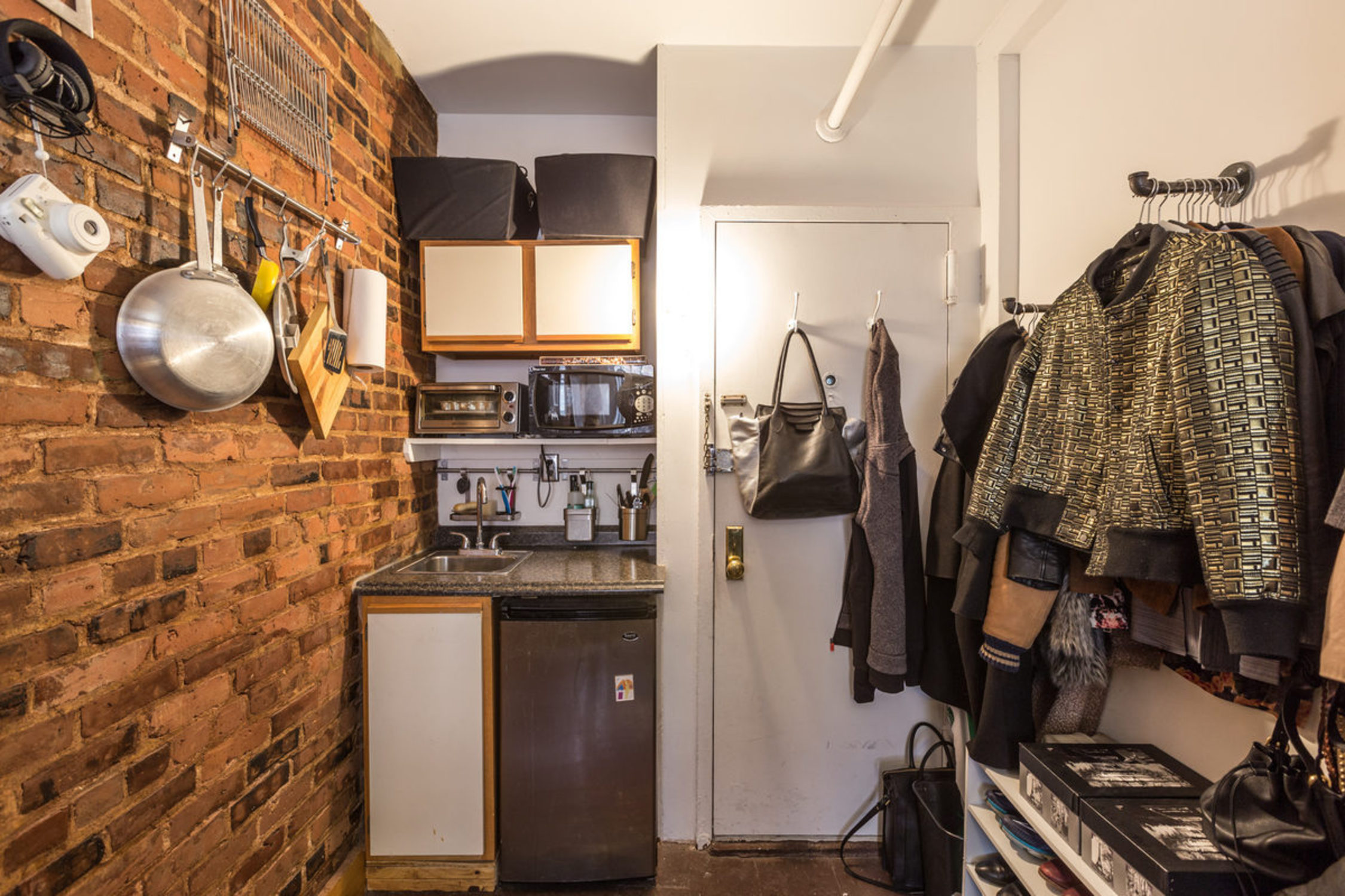 Inside a Comfortable 90 Square Foot Apartment in the West Village ...