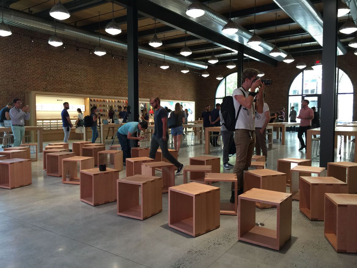 Sneak Peek Into the New Williamsburg Apple Store | Viewing NYC