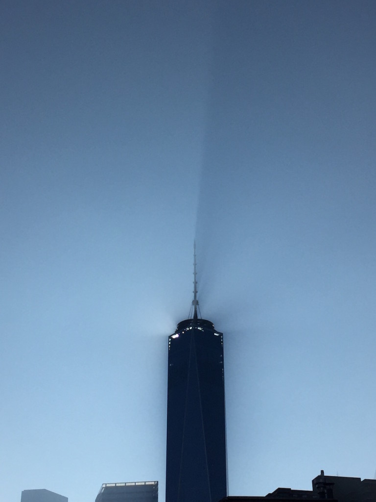 Incredible Photographs of One World Trade Center's Natural Light Show ...