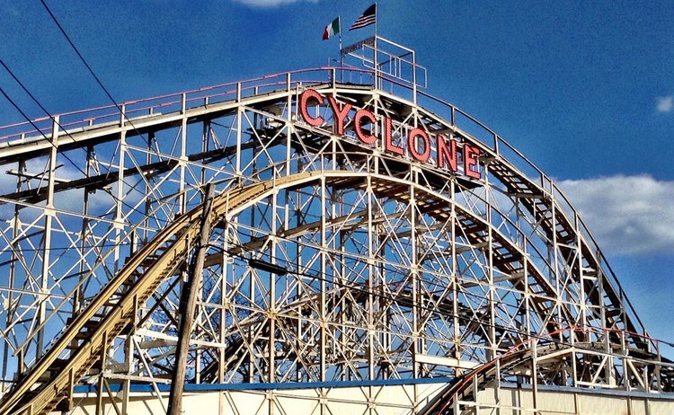 In-Depth Review of Coney Island's Cyclone Roller Coaster | Viewing NYC