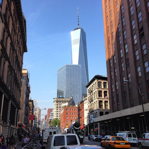 Incredible Photographs of One World Trade Center's Natural Light Show ...