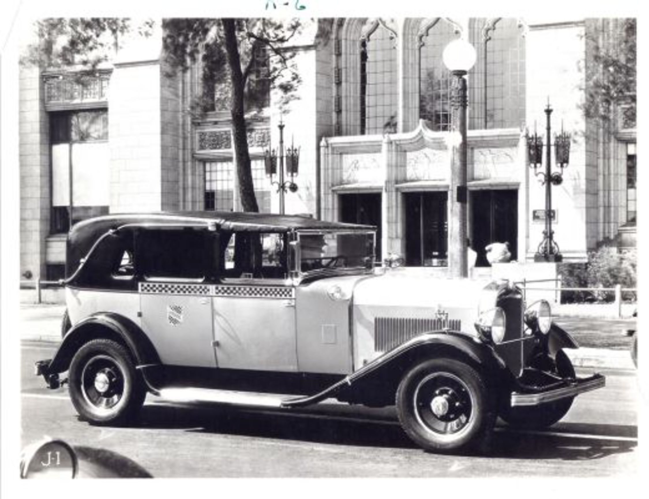 A Visual History of New York's Taxi Cabs Through the Years | Viewing NYC