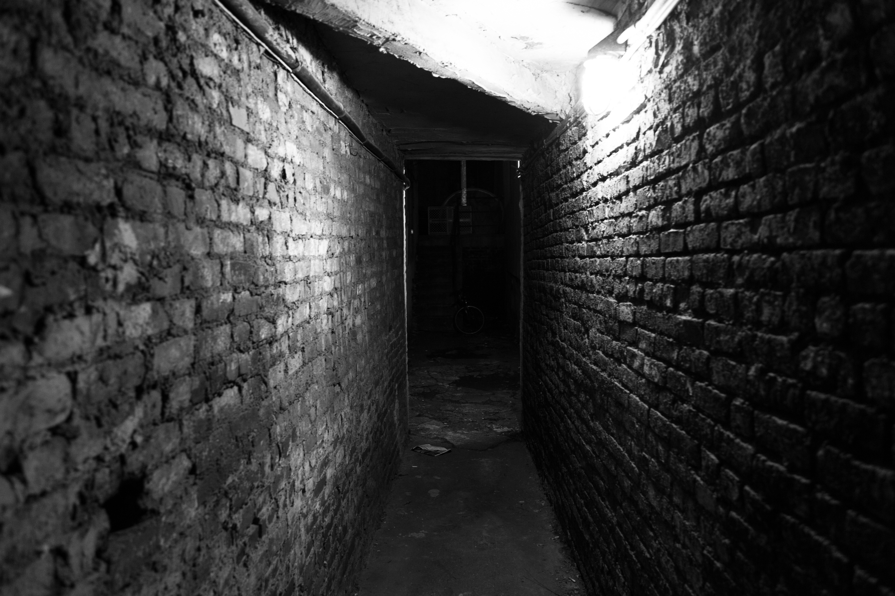 Urban Explorer and Photographer Captures Fantastic Photos of a Hidden ...