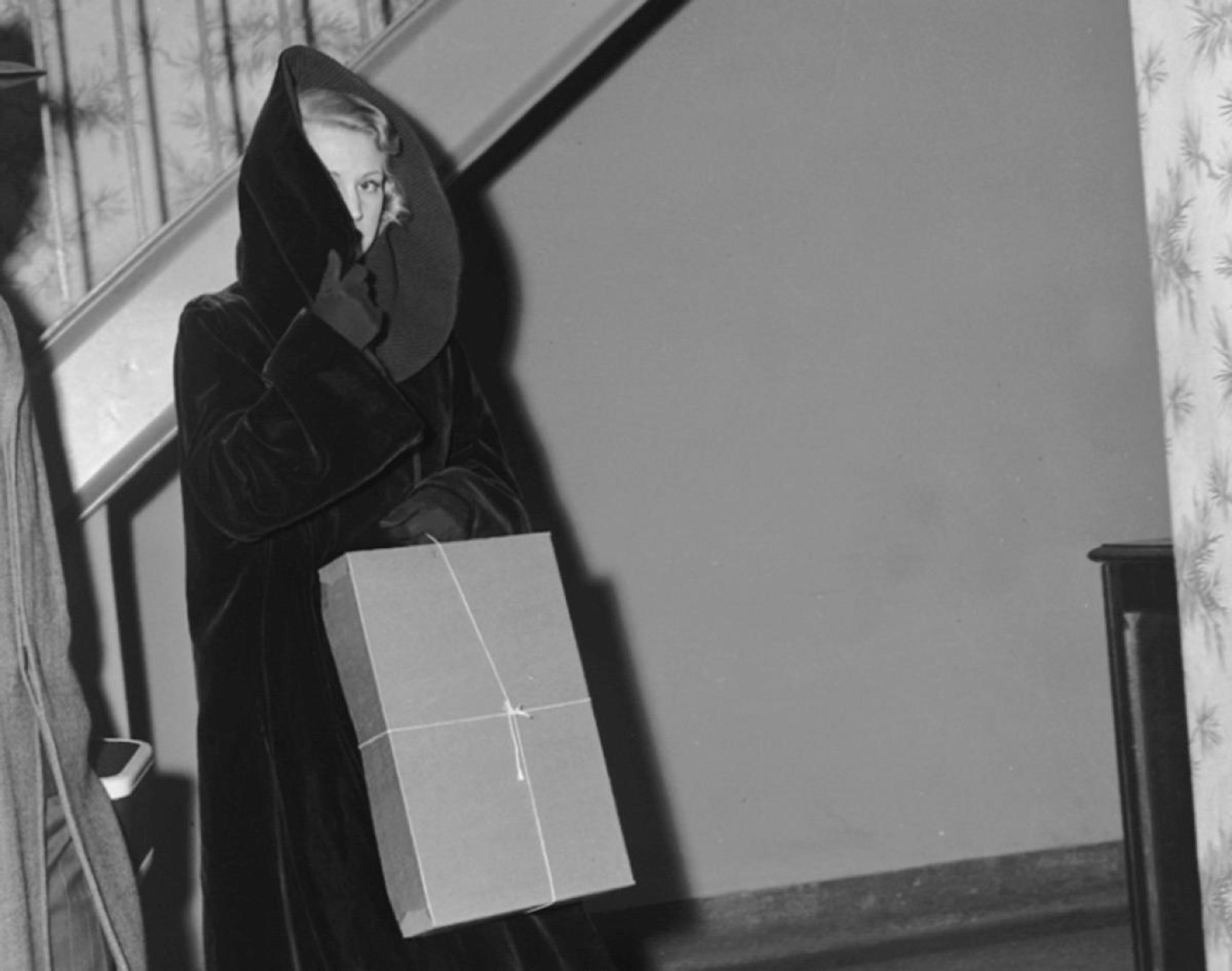 Vintage Photographs of the Mafia's "Mob Molls" in New York City ...