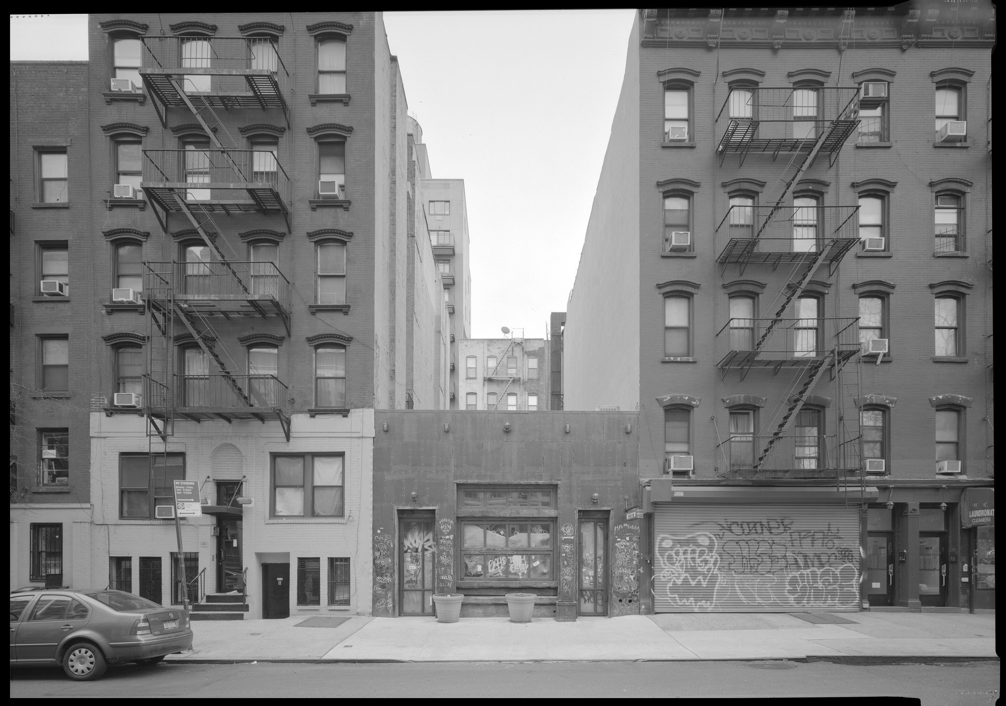 New Photo Series is Documenting One of Manhattan's Endangered Species ...