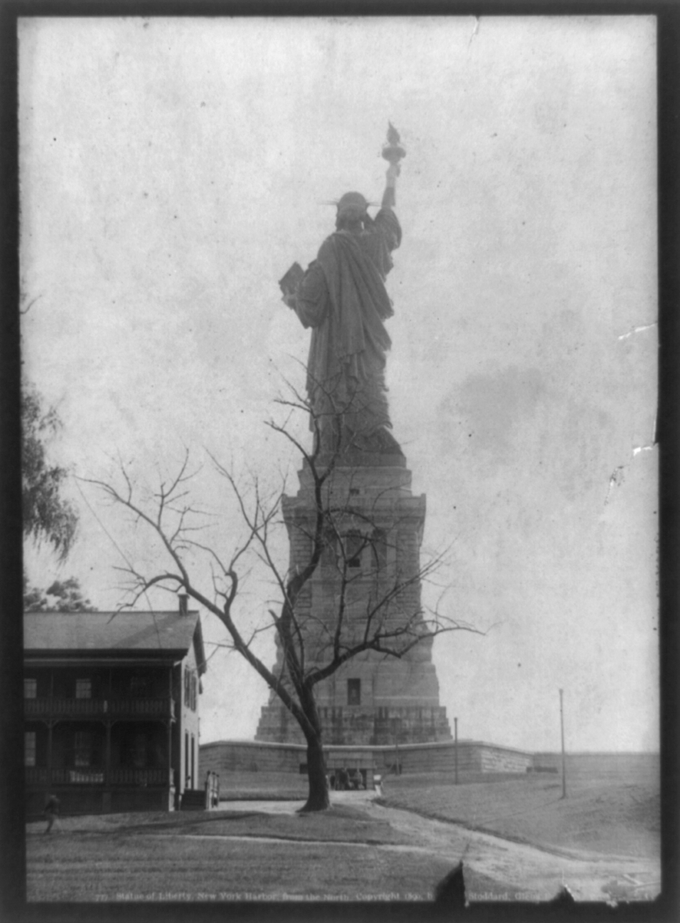 Check Out These Vintage Photographs of the Statue of Liberty Under ...