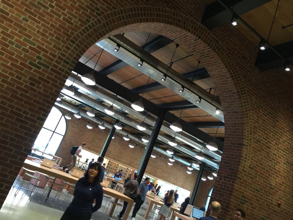 Sneak Peek Into the New Williamsburg Apple Store | Viewing NYC