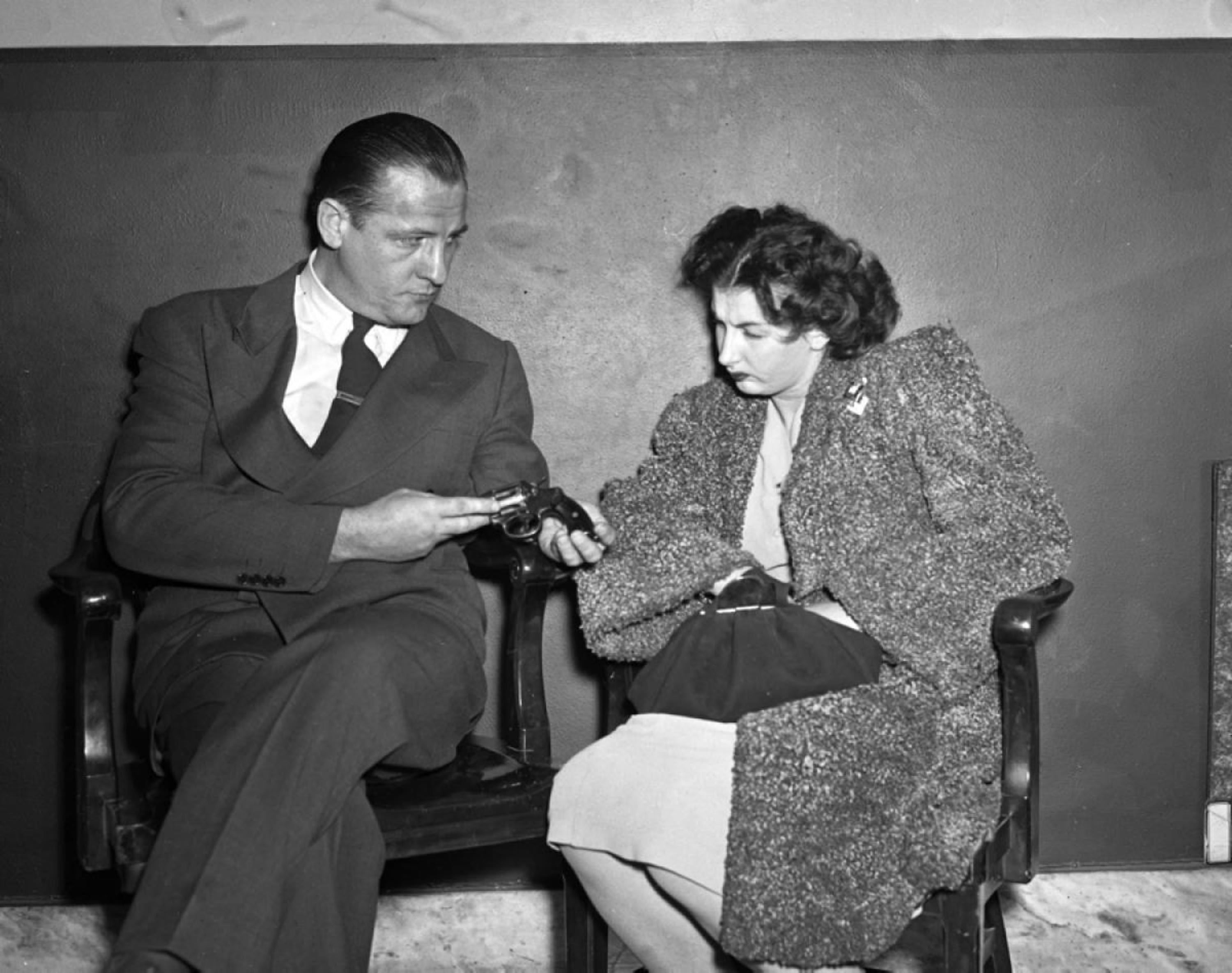 Vintage Photographs of the Mafia's "Mob Molls" in New York City ...